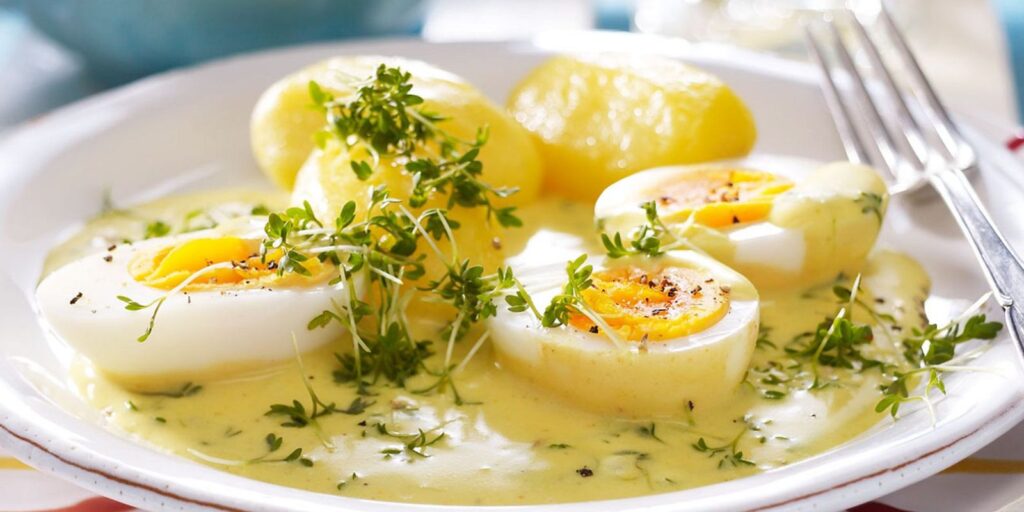 Senfeier: Ein Klassiker der Deutschen Küche in würziger Soße - Rezepte ...