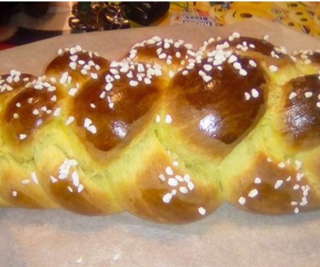 Selbstgemachter Striezel: Traditionelles Backvergnügen aus Österreich ...