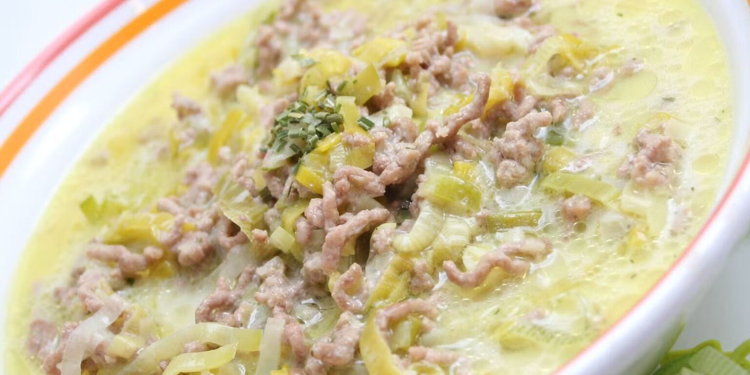 Omas Lauch Hackfleisch Suppe - Mit diesem Rezept steht sie ganz schnell ...