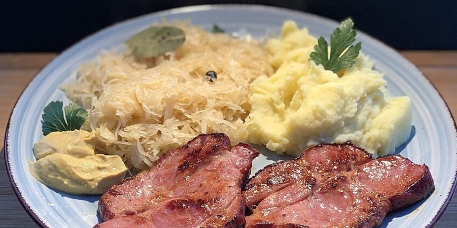 Kassler Mit Kartoffeln Und Sauerkraut