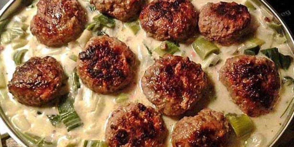 Frikadellen in Lauch-Sahne Sauce – Ein Deftiges Gericht für Genießer ...